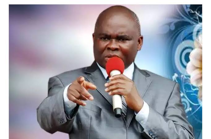 VIDEO: How Capsized Boat Resurfaced After People Onboard Began ...